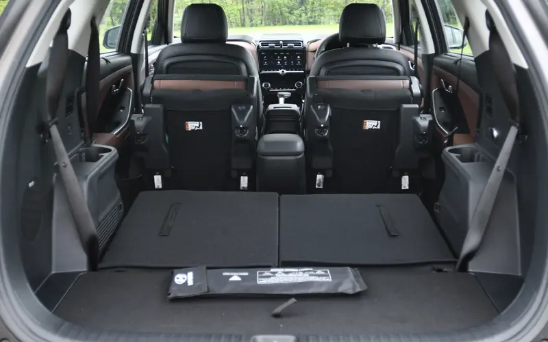 Hyundai Alcazar Images - Explore Interior & Exterior Photos