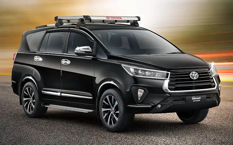 Toyota Innova Crysta vs Toyota Innova Hycross Comparison